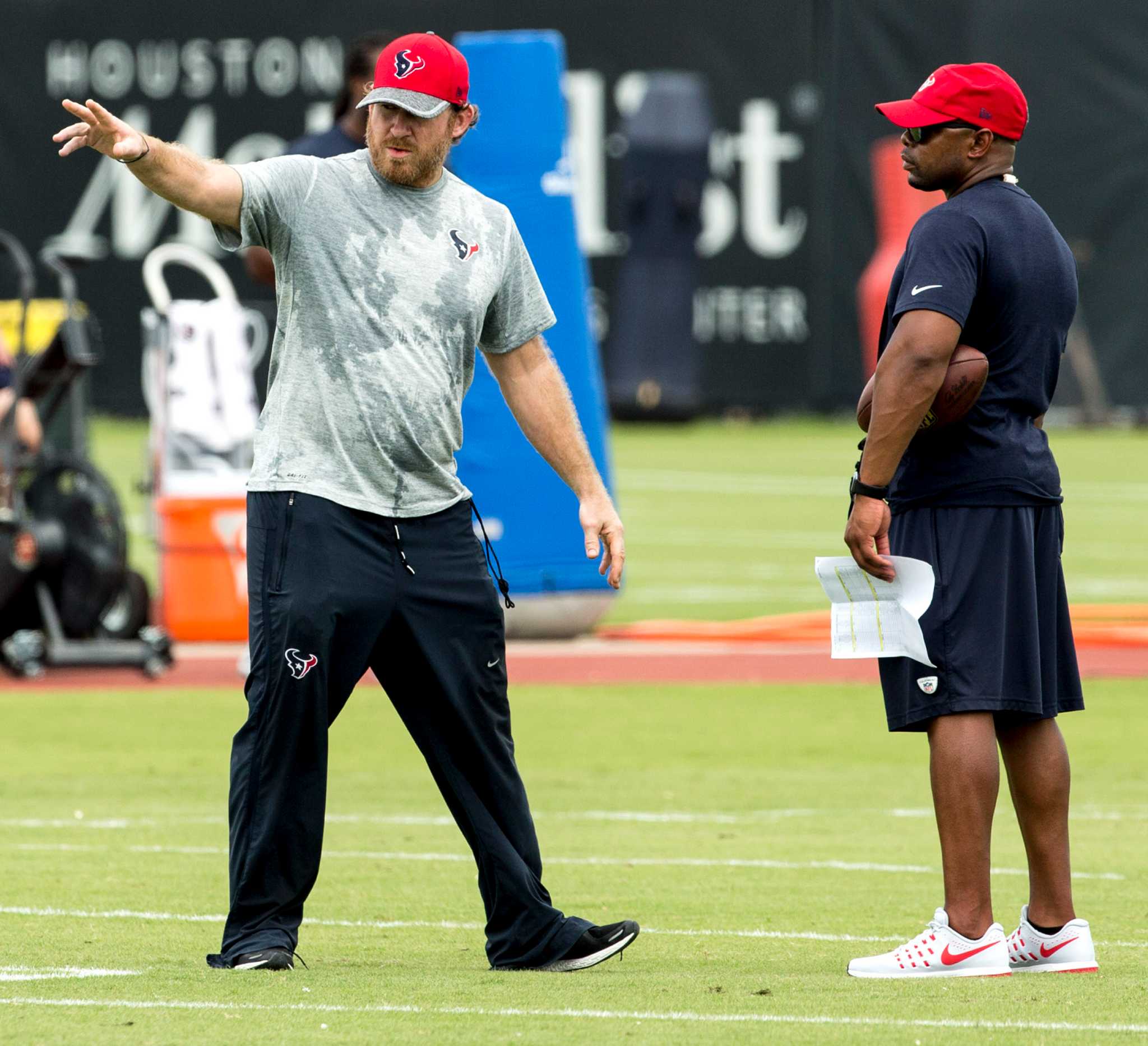 Larry Izzo back in a special place with Texans