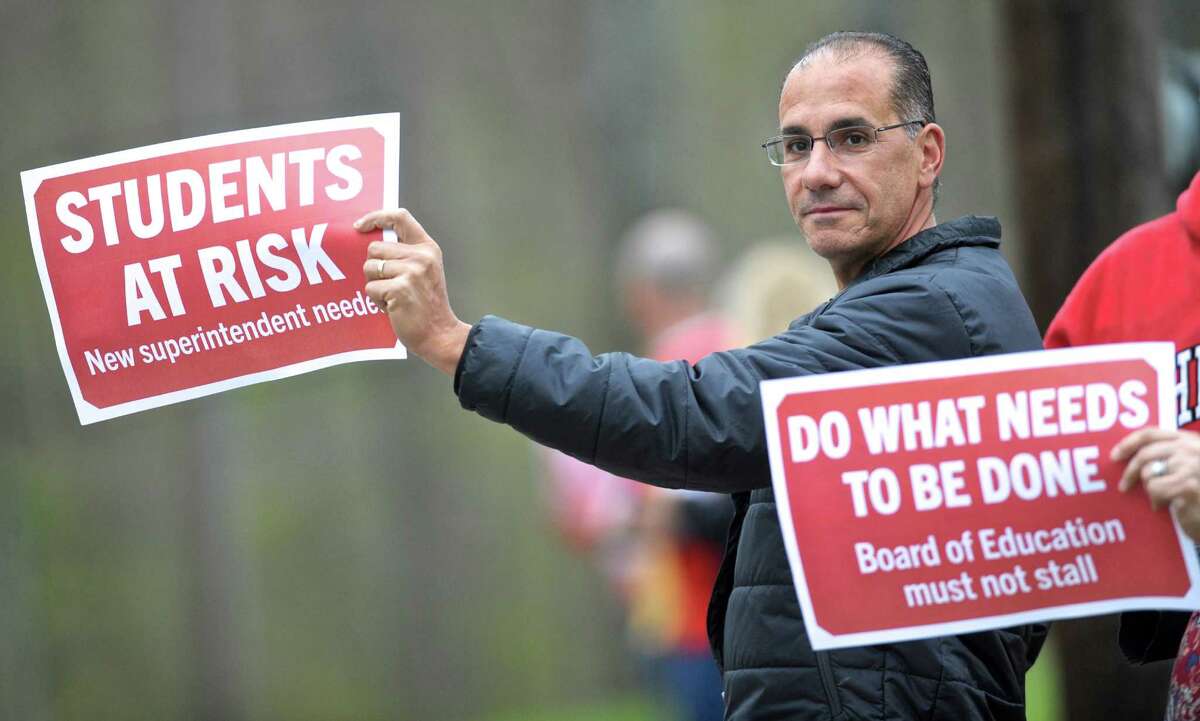 New Fairfield superintendent offers “olive branch”