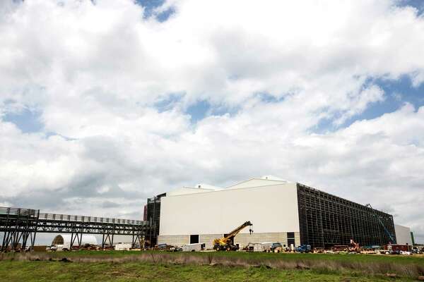 Tenaris spending $1.8 billion on pipe plant amid oil slump ...