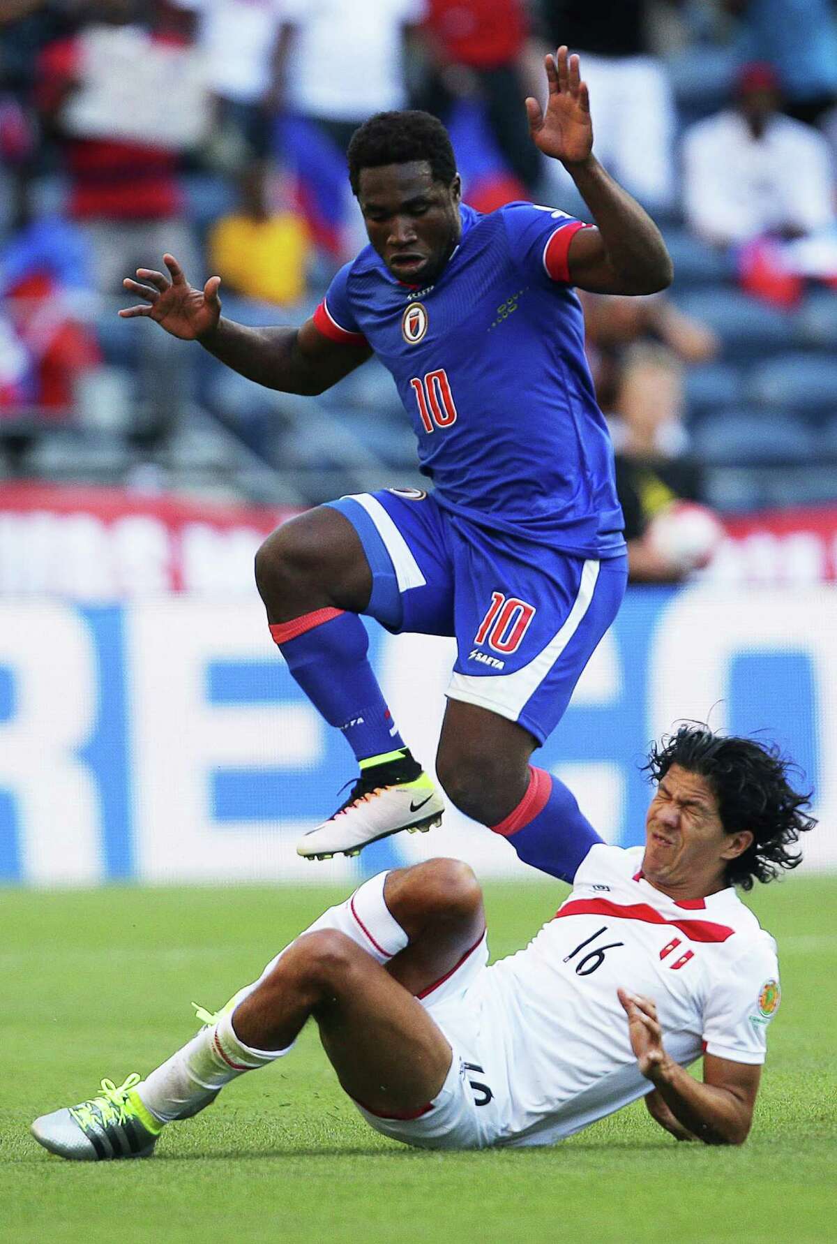 Small crowd, big drama as Peru defeats Haiti in Seattle's first Copa ...