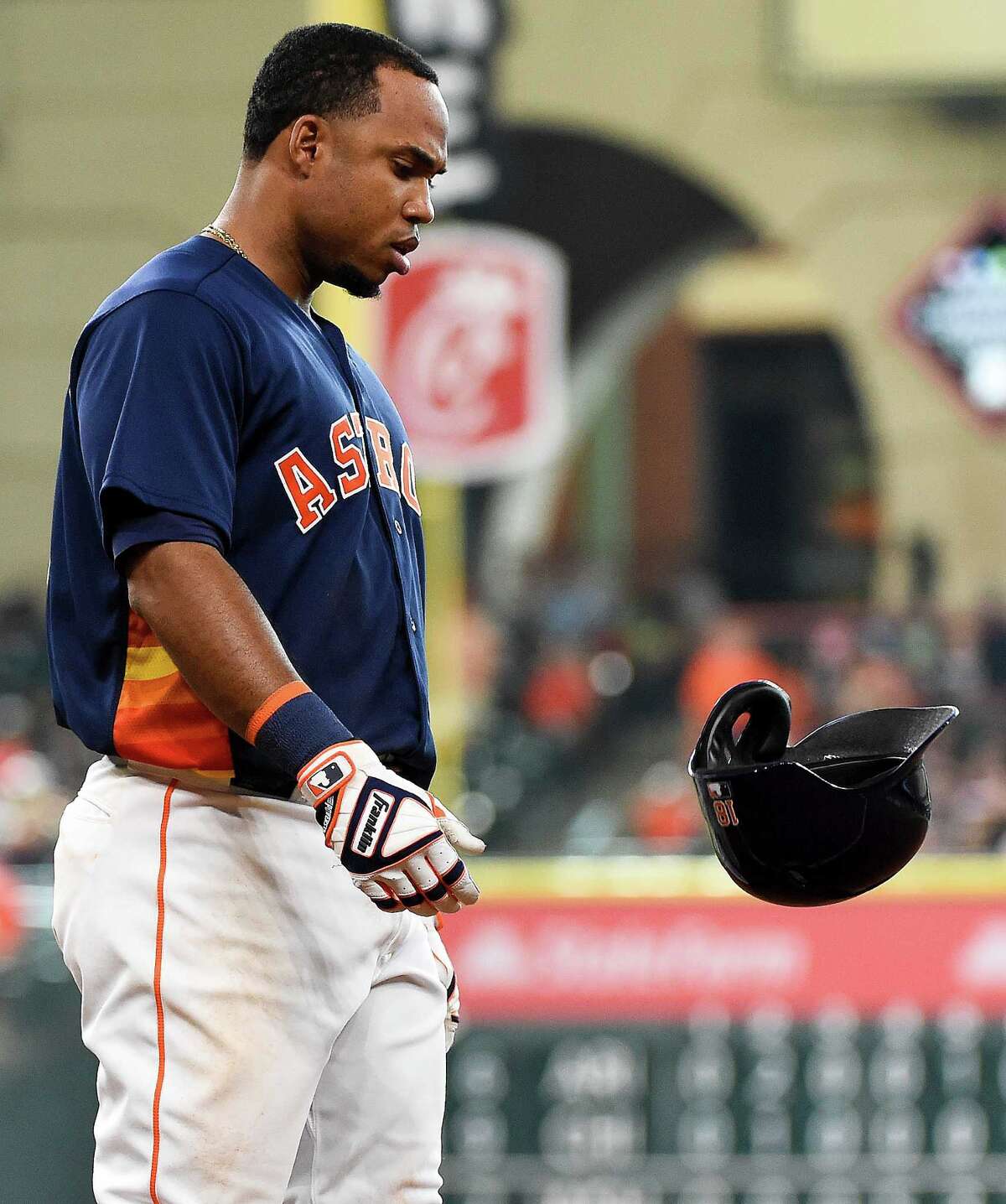 Astros' Luis Valbuena expected to return to lineup Saturday after ...
