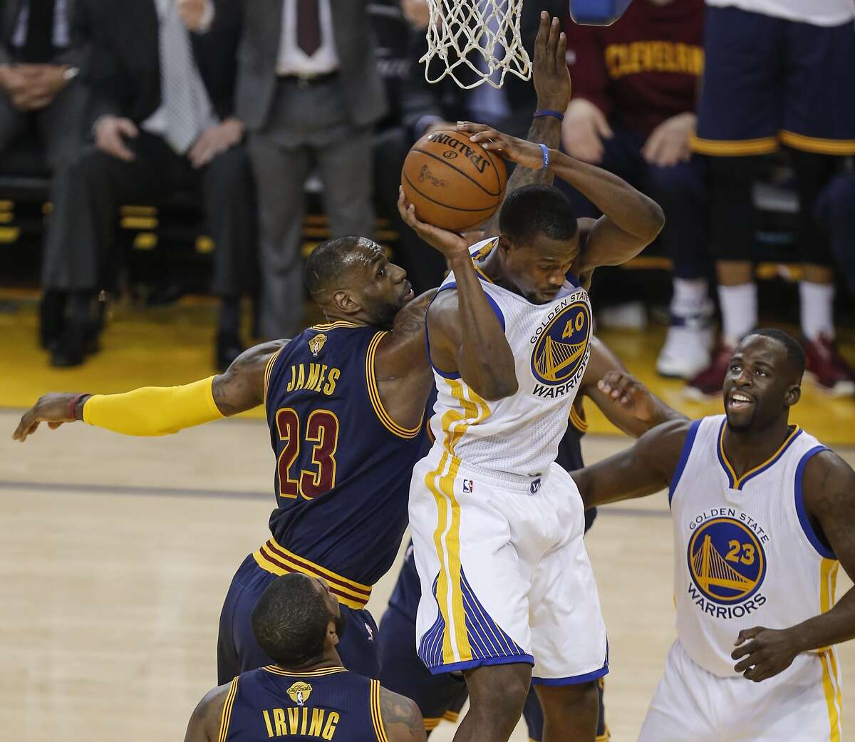 Green sparks Finals rout; Warriors take 2-0 lead