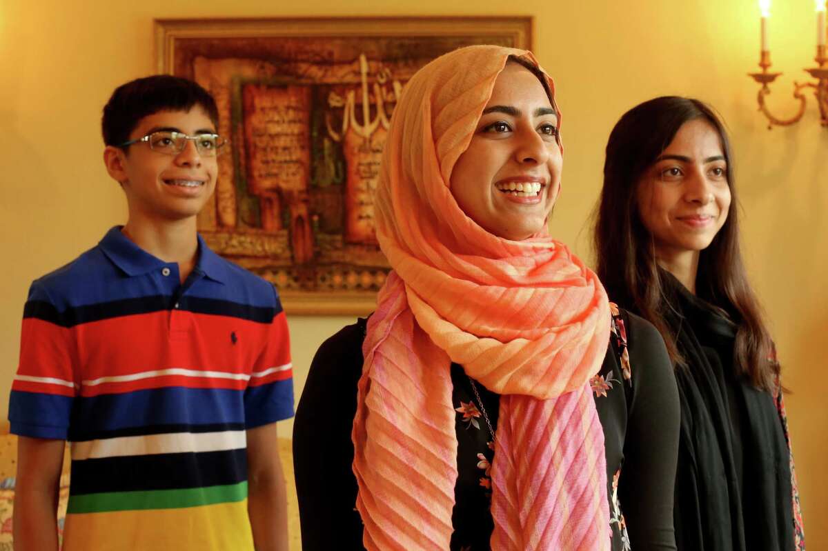 With Ramadan's approach, Muslim adults share tradition with new generation