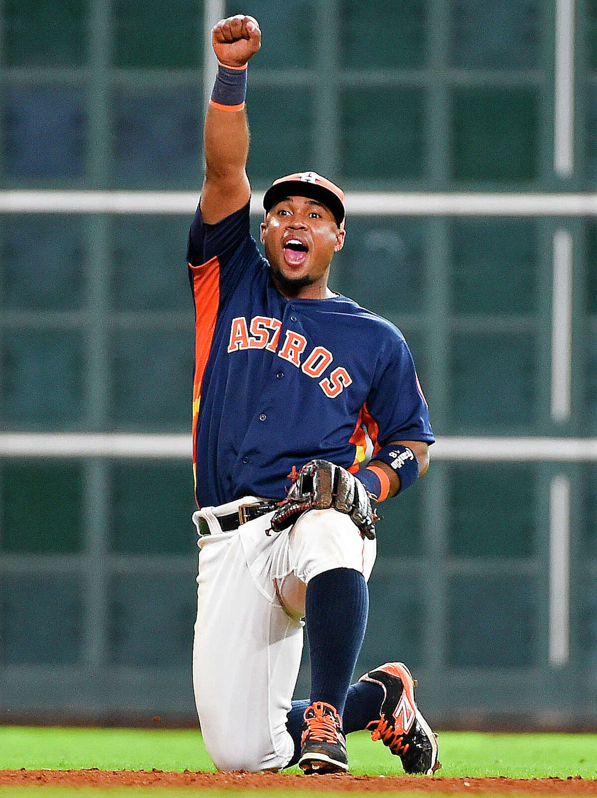 Astros beat Athletics 5-2 to complete three-game sweep