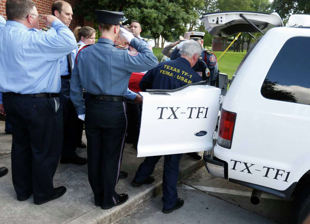 Firefighters bid farewell to last known 9/11 search dog