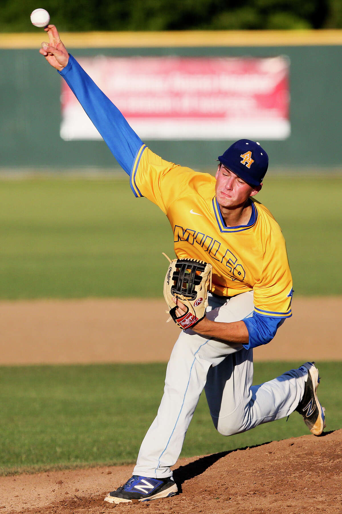 Astros draft pick Forrest Whitley remains calm in busy time