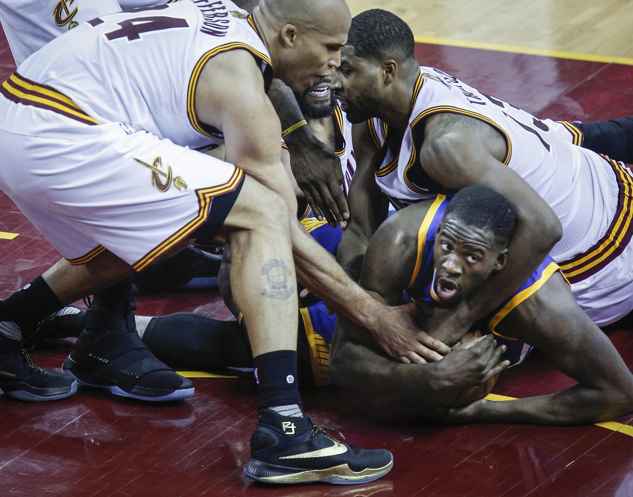 Tables turn on Warriors in Cleveland