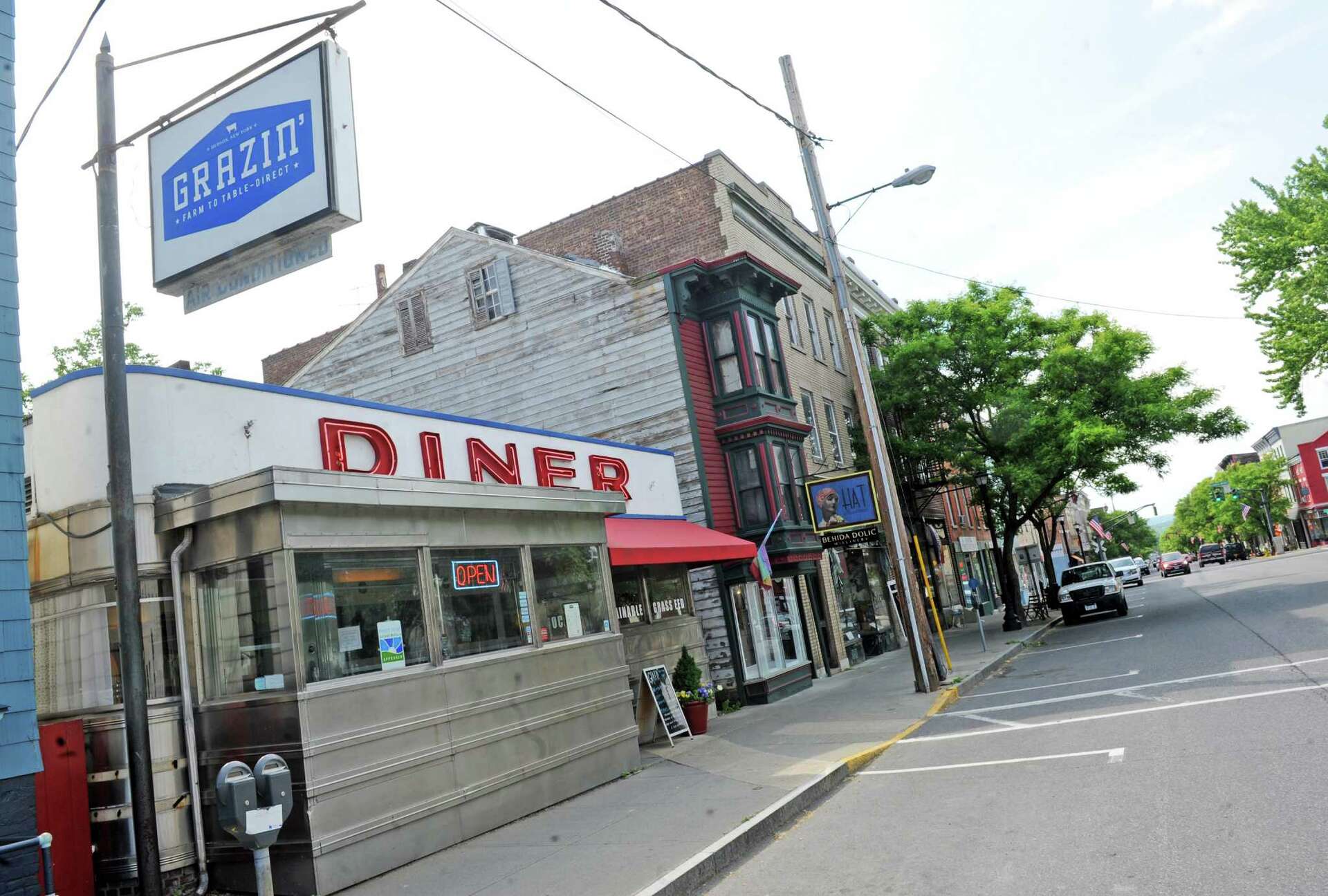 Early look: Dining review of Grazin' in Hudson