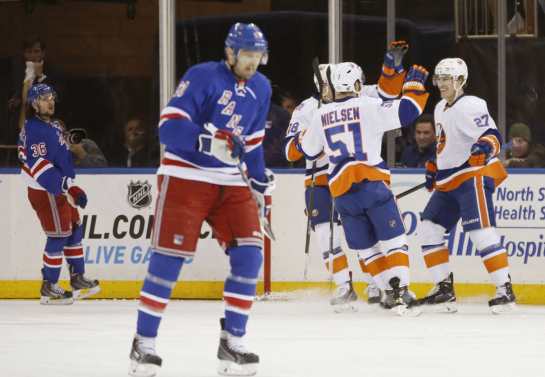 Islanders cool off Rangers with dominant 3-0 win at MSG