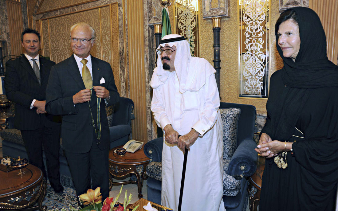New generation enters line to Saudi throne as king mourned