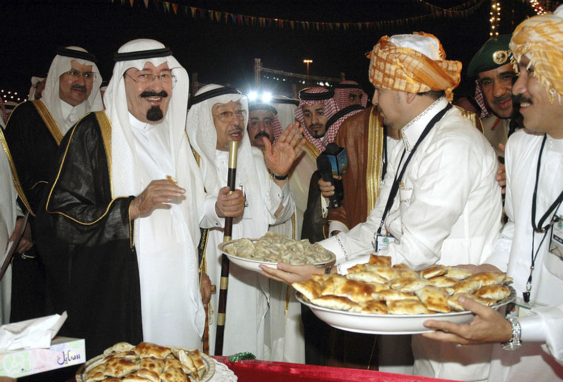 New generation enters line to Saudi throne as king mourned