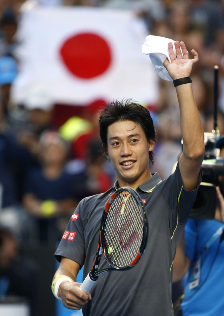 On song: Djokovic, Williams sisters advance at Aussie Open