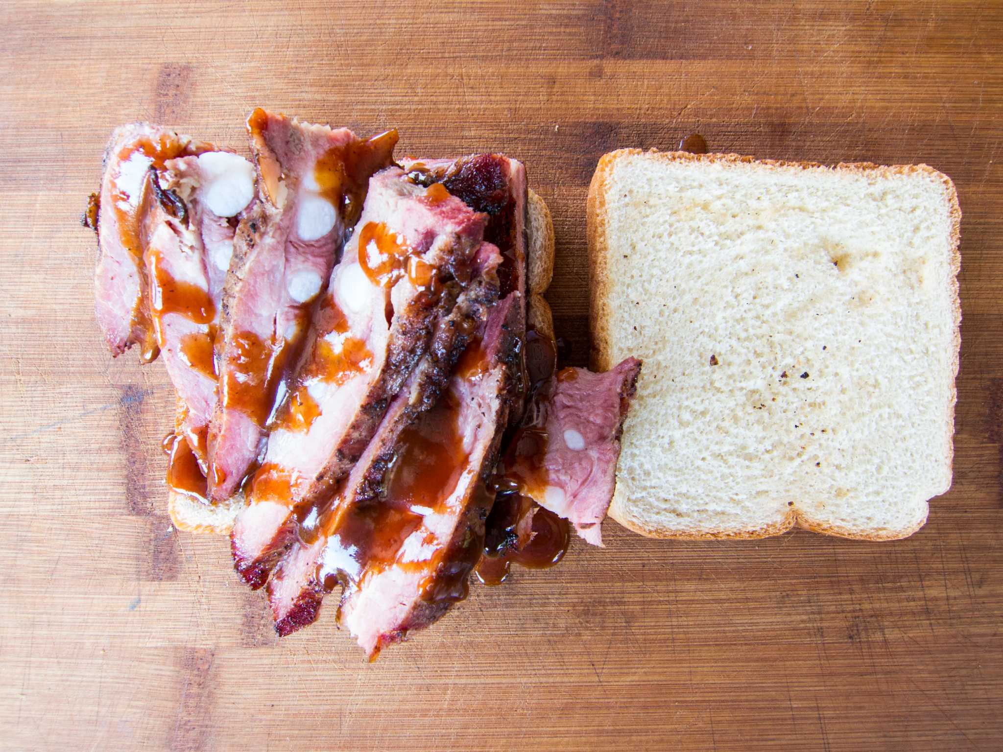 The peculiar tradition of the rib sandwich