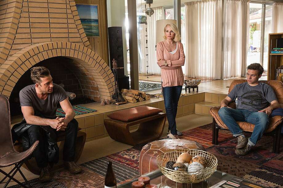 Mama Barkin oversees hunky pack in ‘Animal Kingdom’ - SFGate