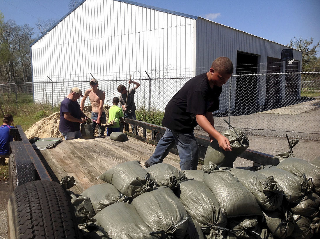 Water ebbing in north Louisiana, rising at Mississippi line