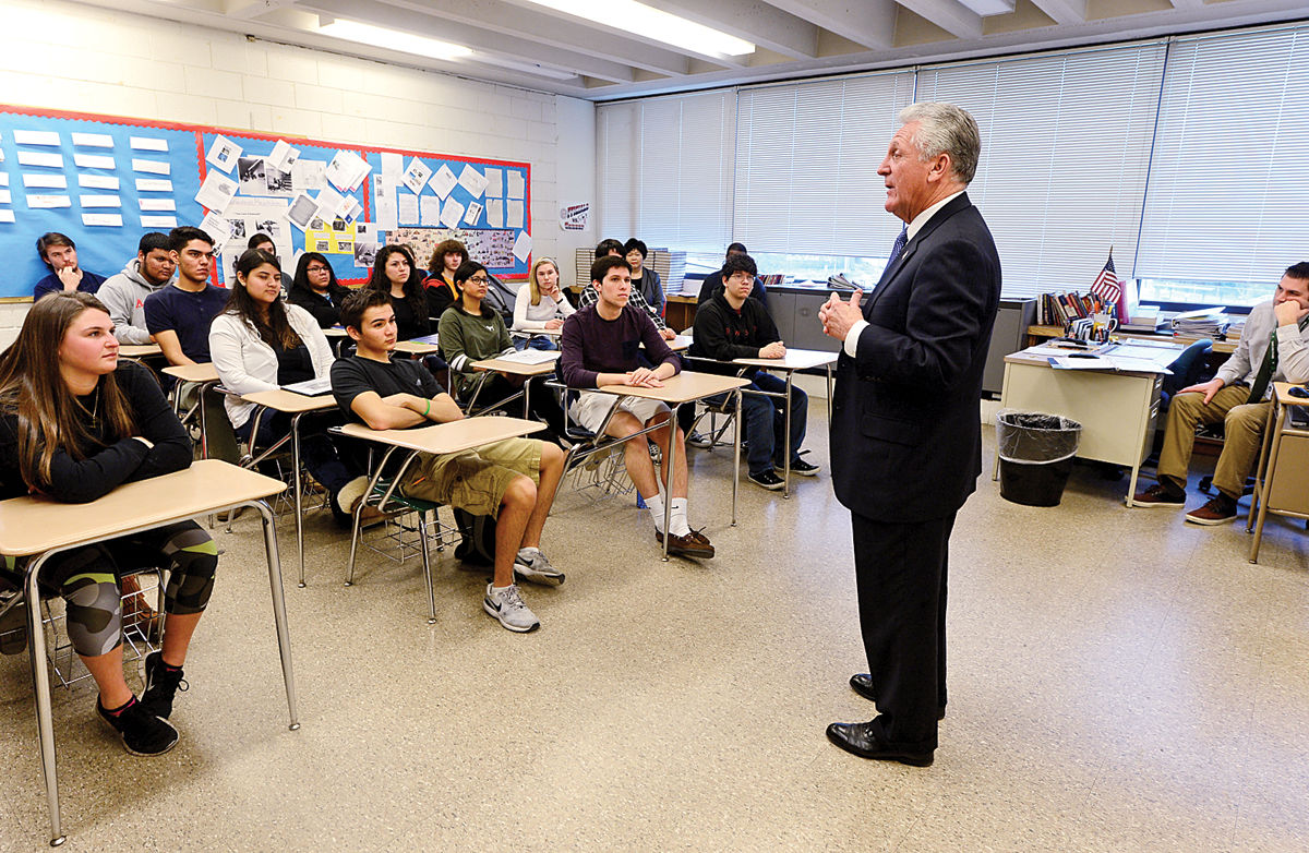 Mayor teaches civics class at NHS