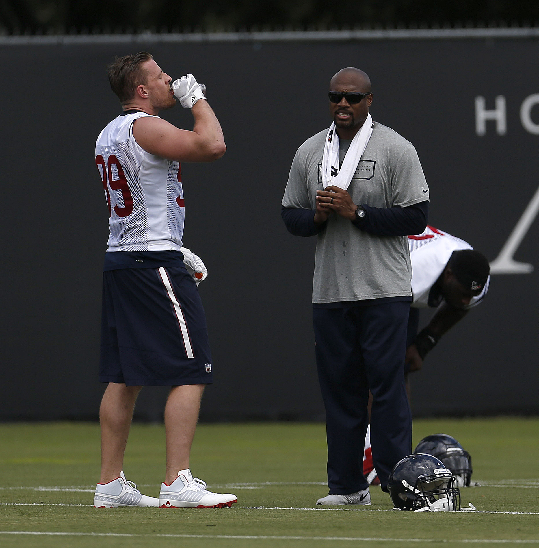 Anthony Weaver returns to Texans in different role