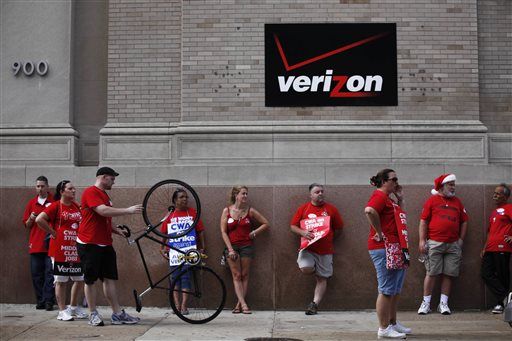 Verizon workers go on strike amid contract dispute