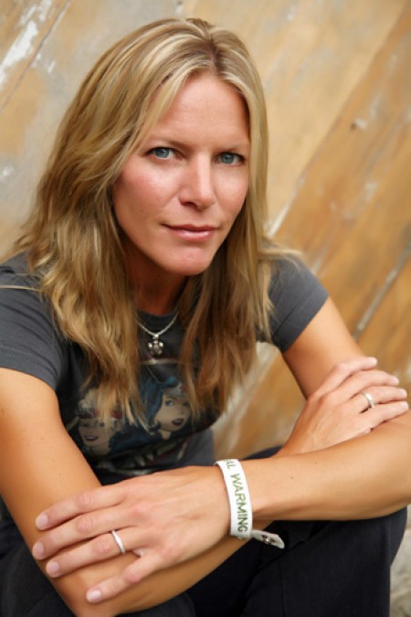 Musician, storyteller Dre Towey finds fans entertaining children