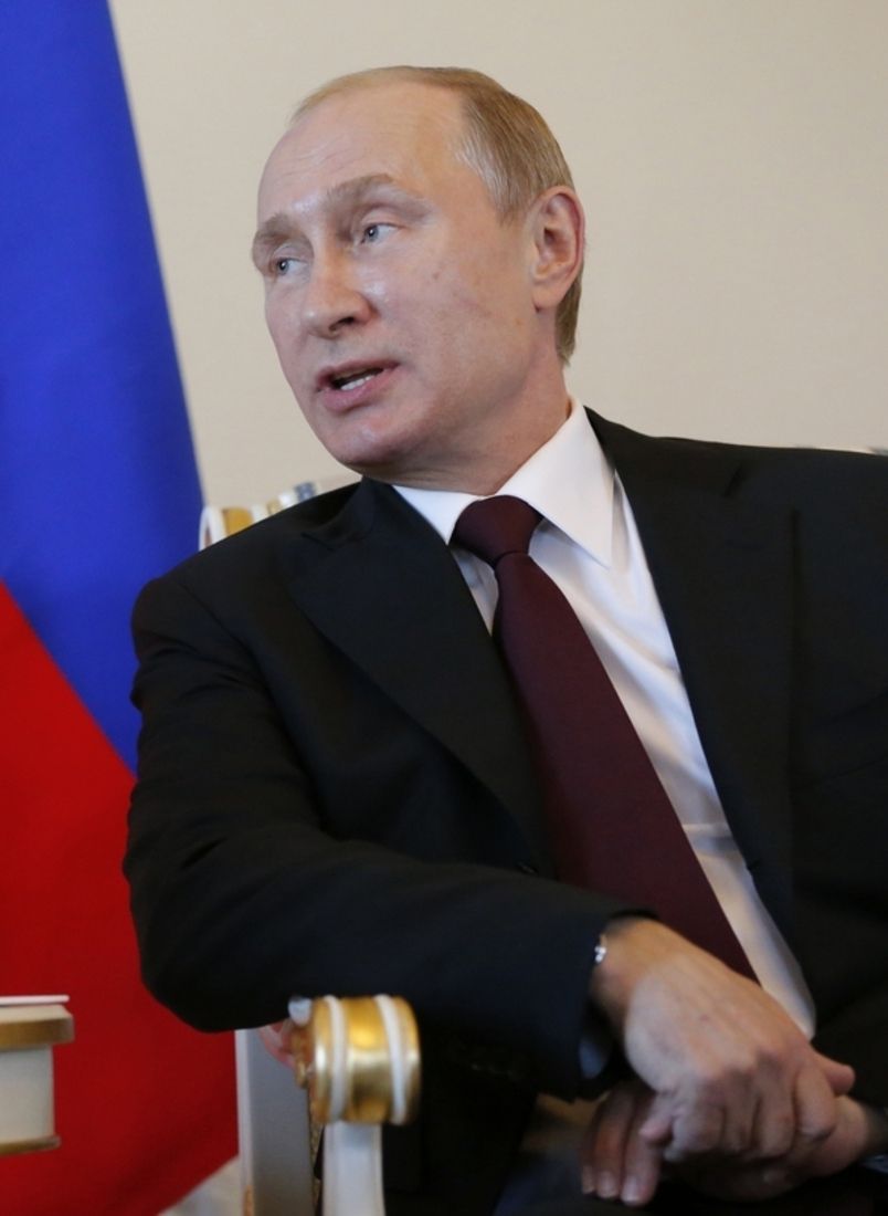 Putin reappears in joking mood after 10-day absence