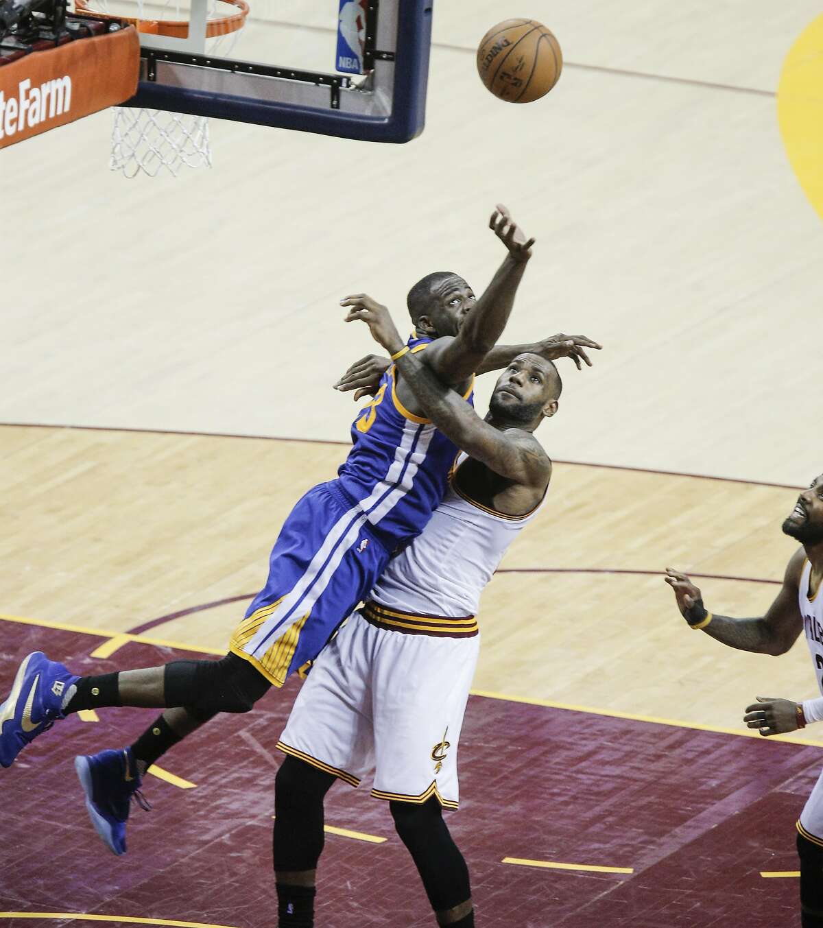 Warriors push all right buttons for 3-1 NBA Finals lead