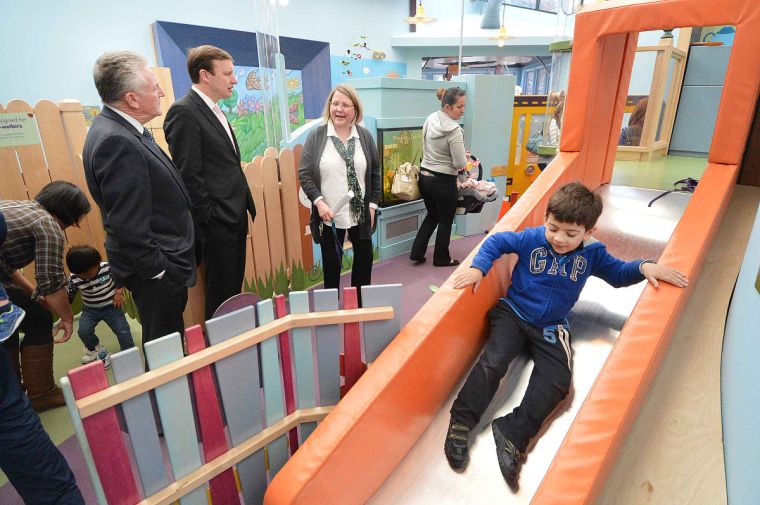 Sen. Chris Murphy visits Stepping Stones Museum for Children