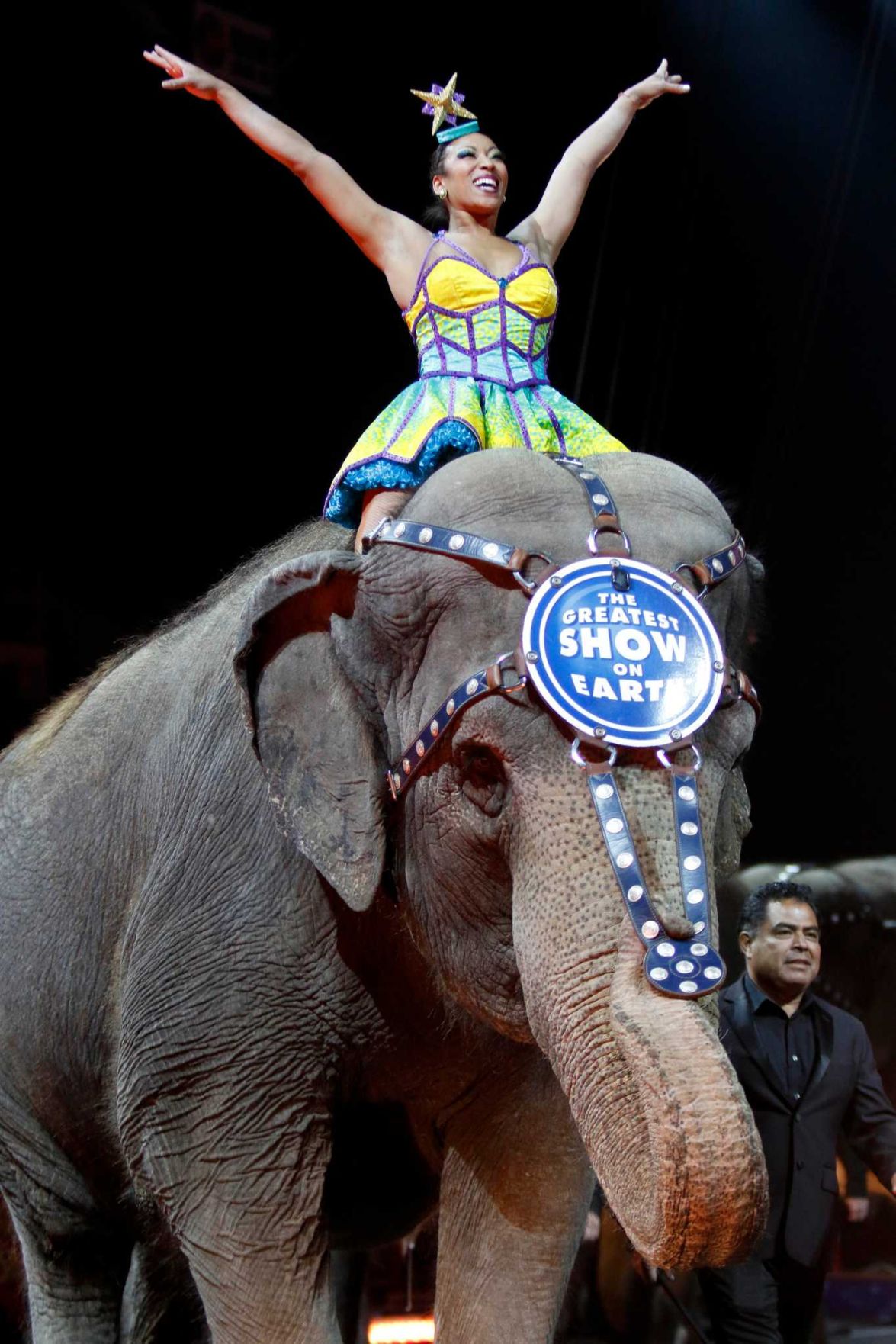 Last dance: Final performance for Ringling Bros. elephants