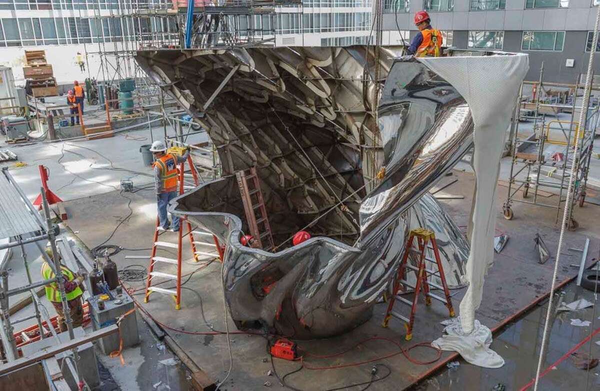 92-foot 'Venus,' only slightly shorter than the Statue of Liberty ...