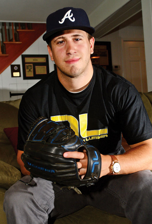 Cundari signs with Atlanta Braves