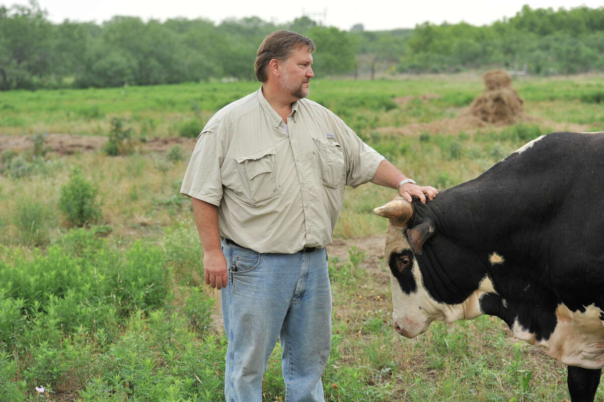 Small ranchers at odds with Big Beef marketing