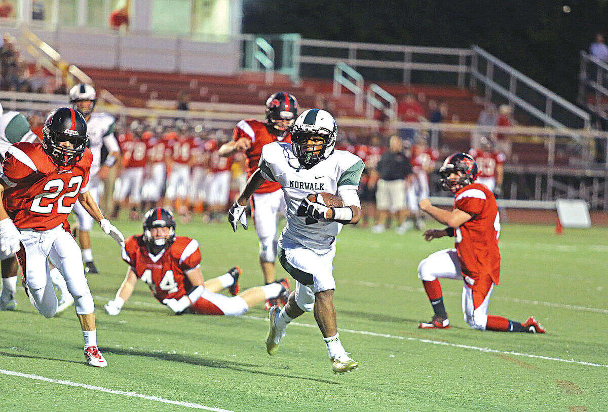 H.S. Football: Norwalk holds off Fairfield Warde to win opener