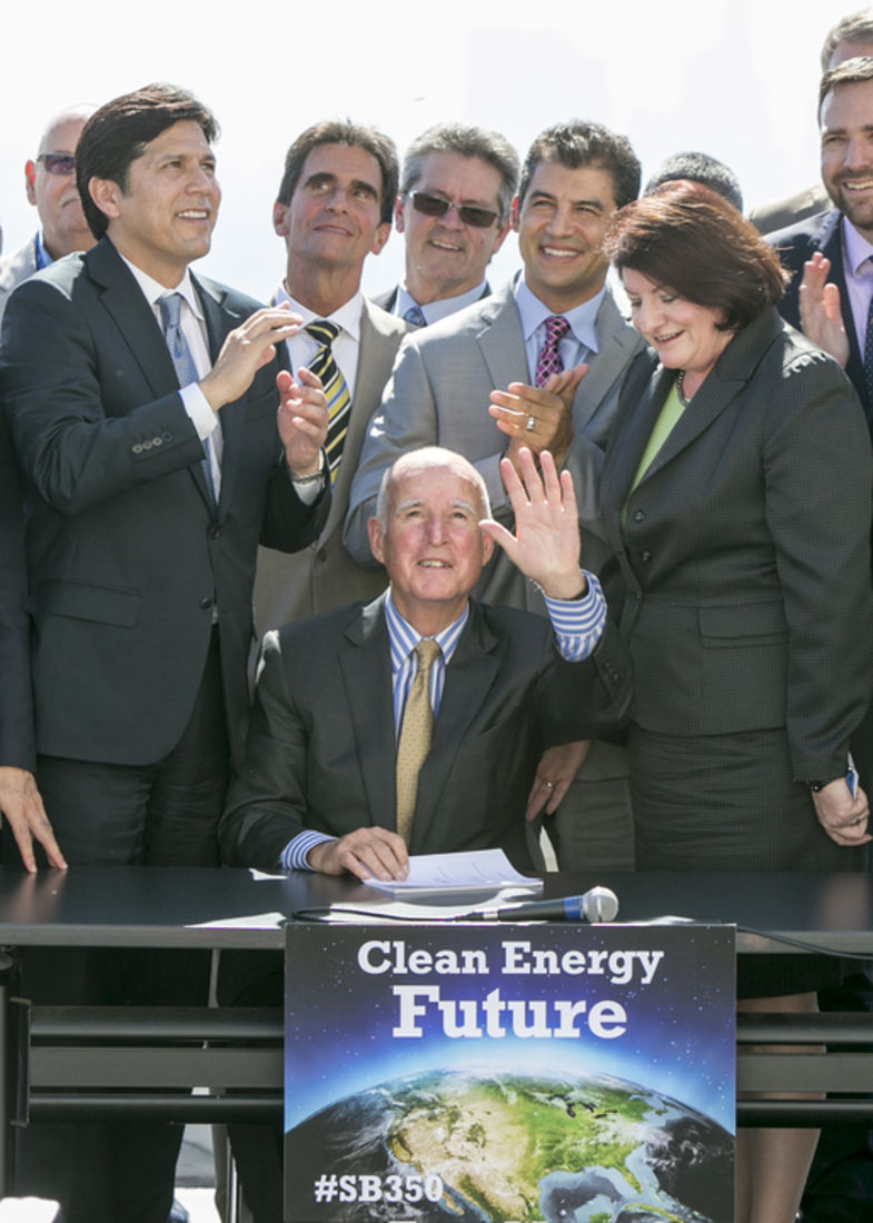 California governor signs aggressive climate change bill