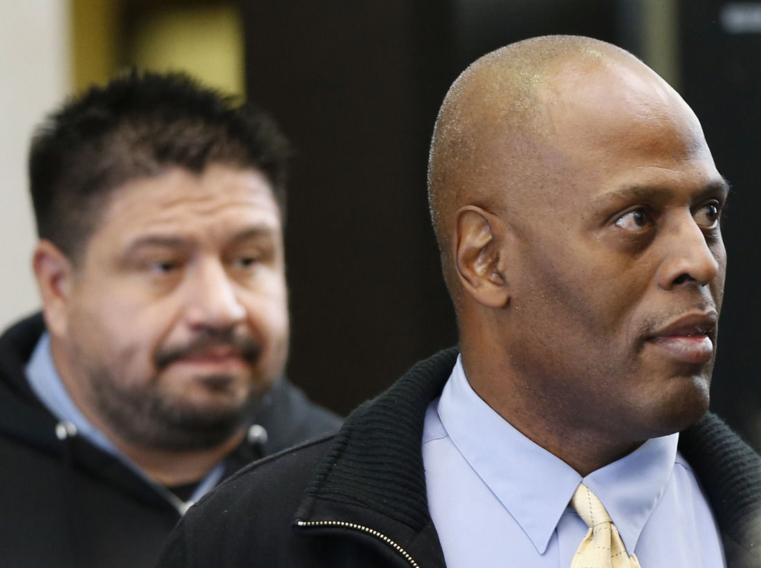 Chicago police commander to go on trial for tough tactics