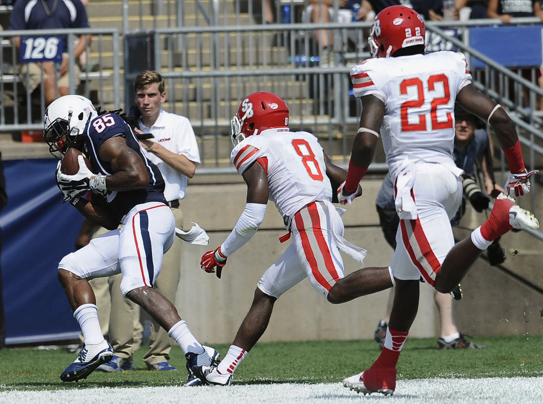 Foxx punt return helps UConn top Stony Brook 19-16