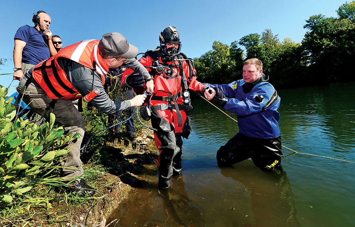 Wilton, Westport dive rescue teams train for the worst