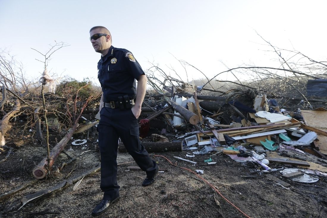 Christmastime tornadoes ravage South, killing at least 10 Christmastime tornadoes ravage South, killing at least 10