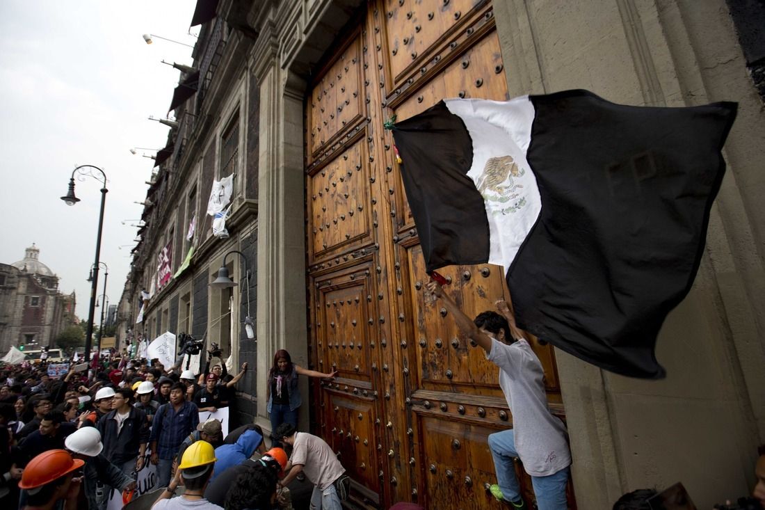 Angry Mexicans protest over 43 missing students
