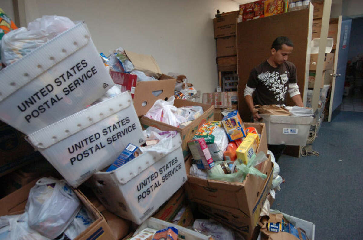 Wilton Post Office Food Drive ‘picks up’ on Saturday