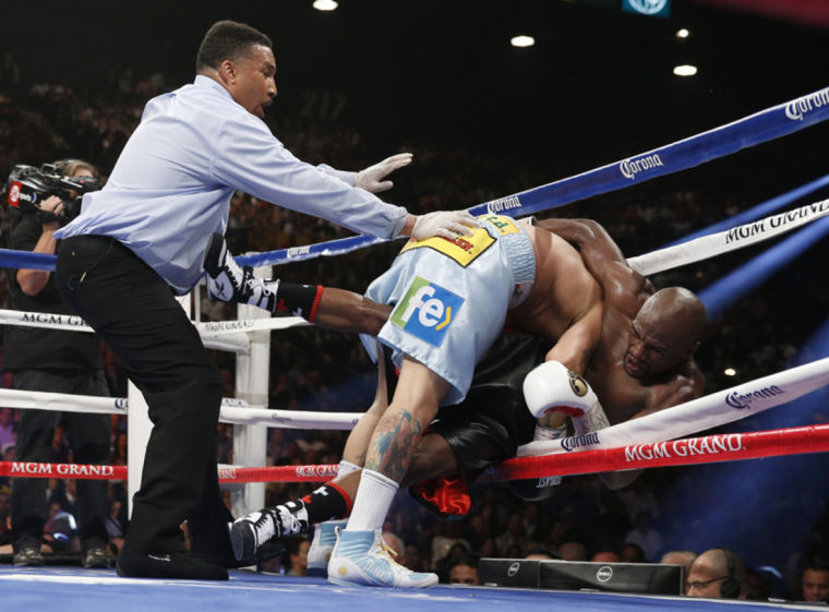 Floyd Mayweather Jr. wins a tough fight