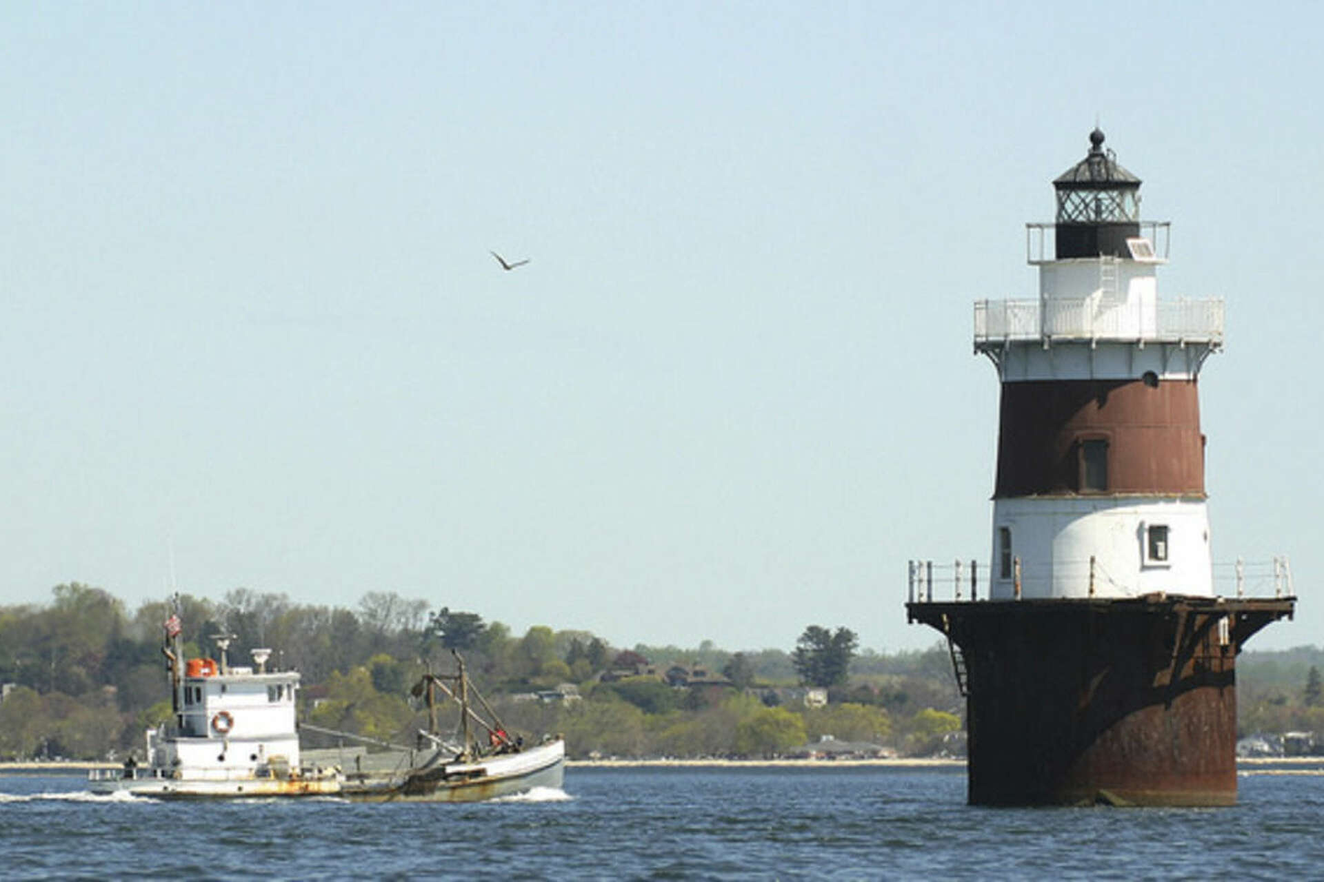 Peck Ledge Lighthouse garners top bid of $235,000 in U.S. Government ...