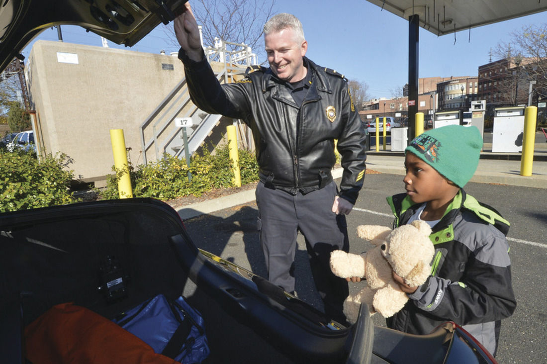 Police armed with teddy bears to comfort kids in crisis situations