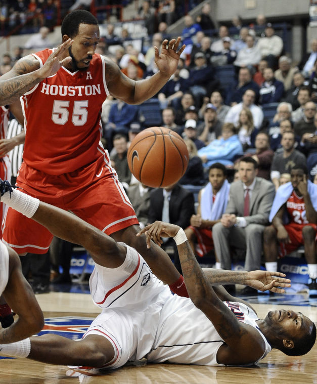 Napier leads UConn to 80-43 rout of Houston