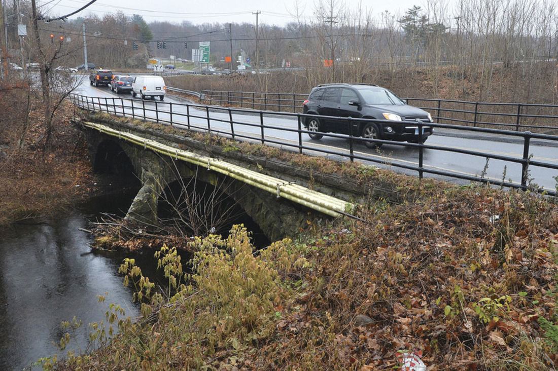 Rebuilt Glover Ave. bridge would have three lanes