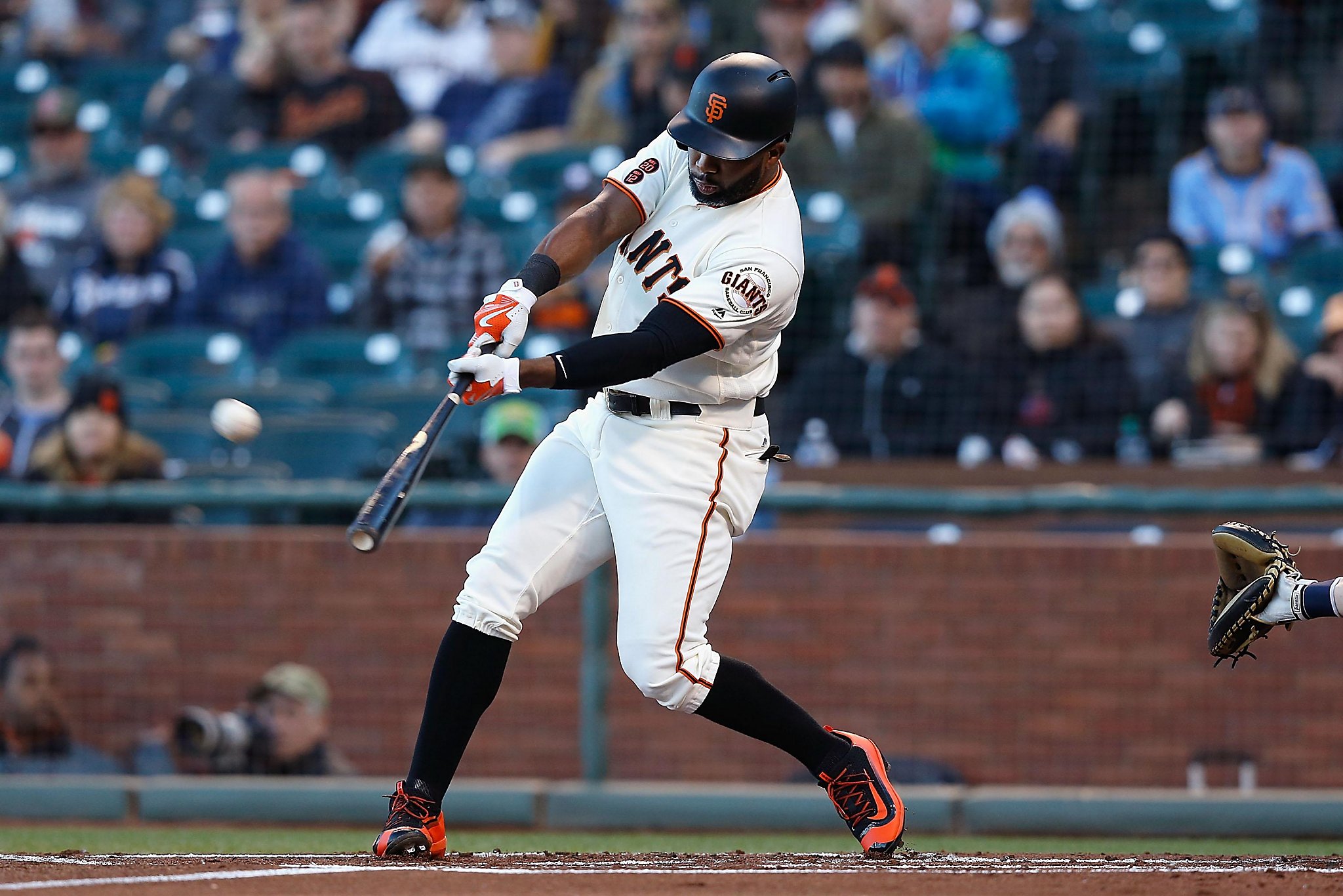 Giants rout Brewers to grab six-game division lead