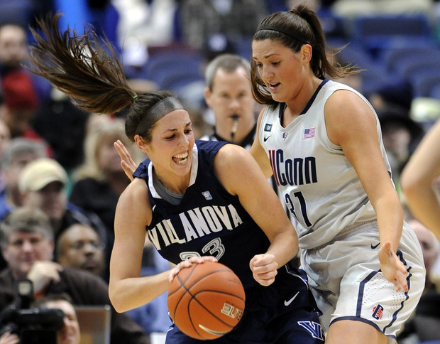 Third-ranked UConn women overwhelm Villanova