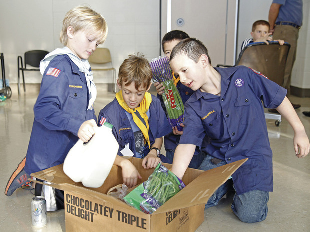 Cub Scouts help families in need this Thanksgiving