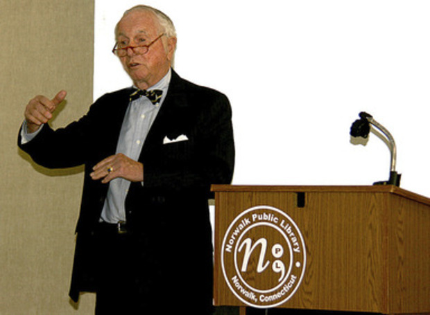 Former Texaco CEO urges fuel conservation at Norwalk SCORE event