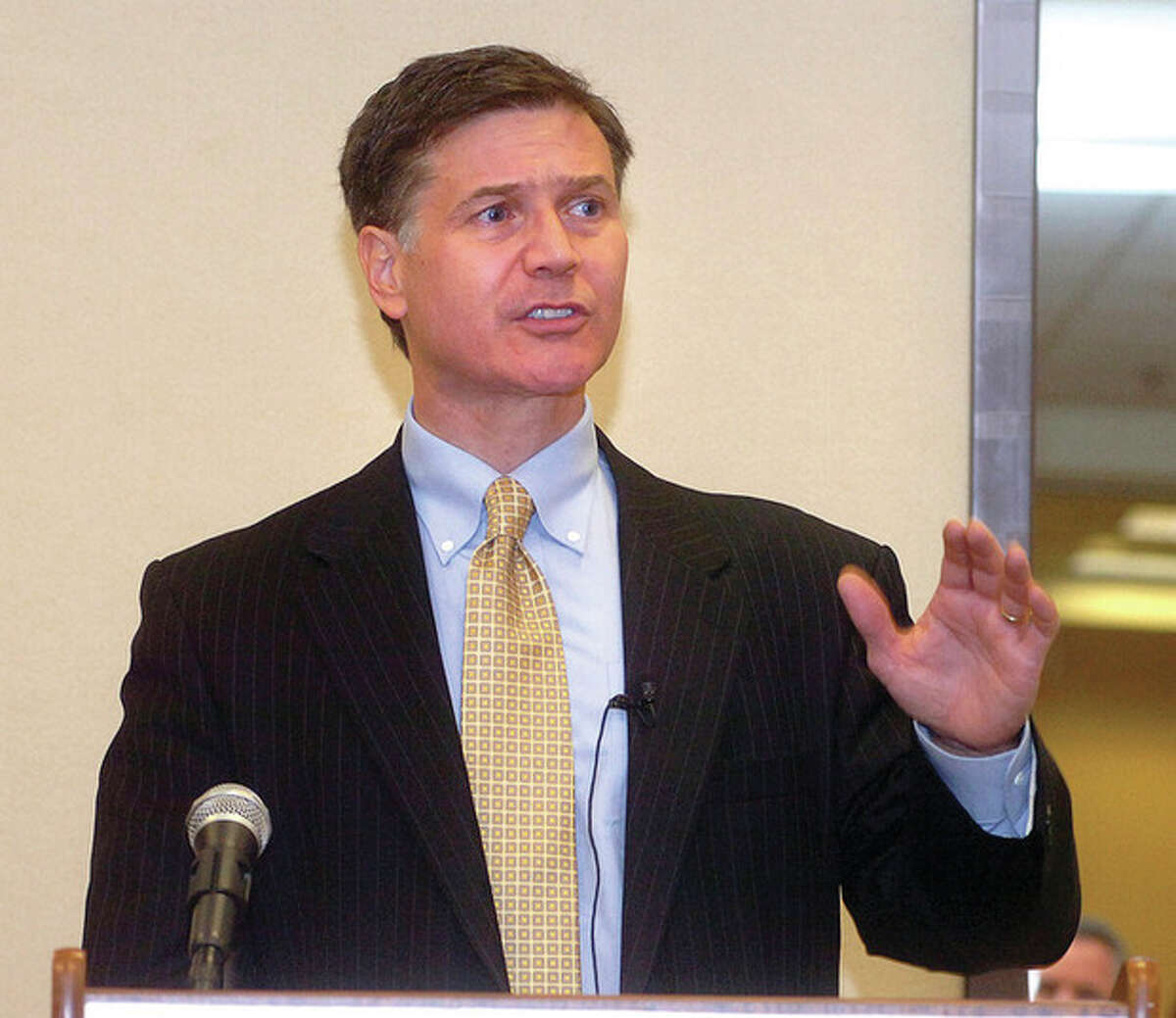 DEEP Commissioner Daniel Esty addresses Chamber of Commerce