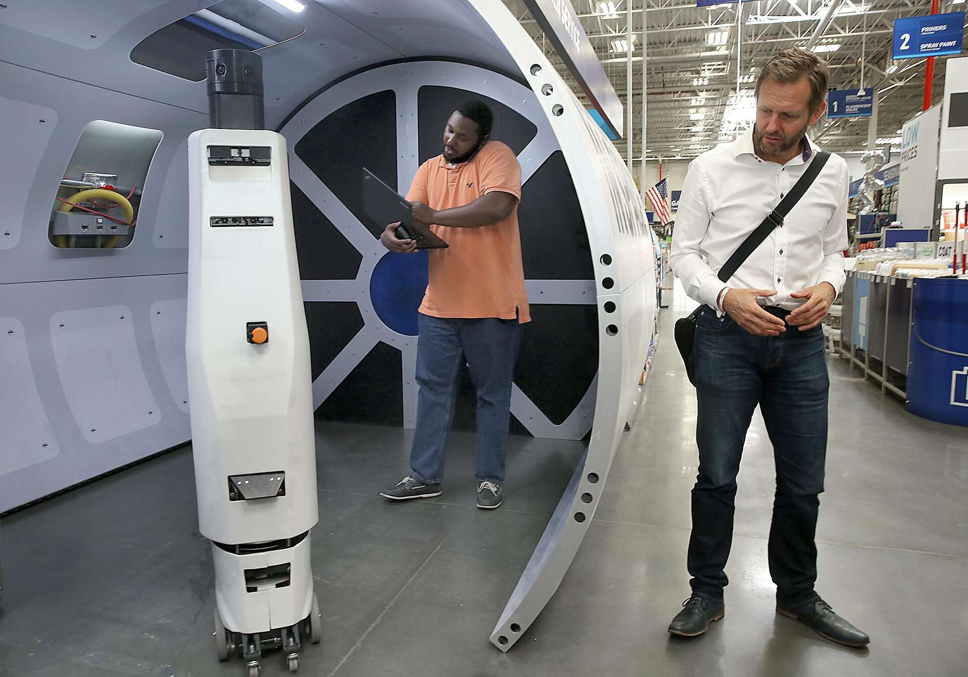 Robot retail is here