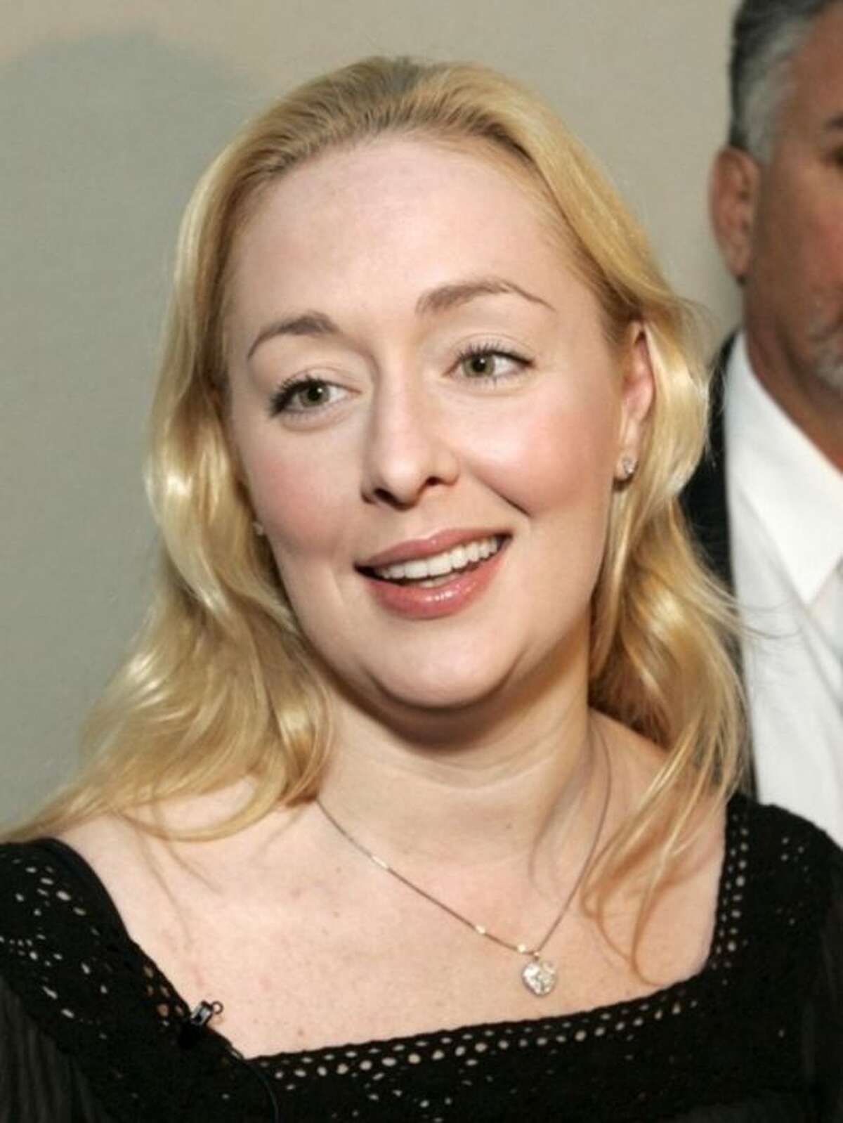 Singer Mindy McCready dies in apparent suicide